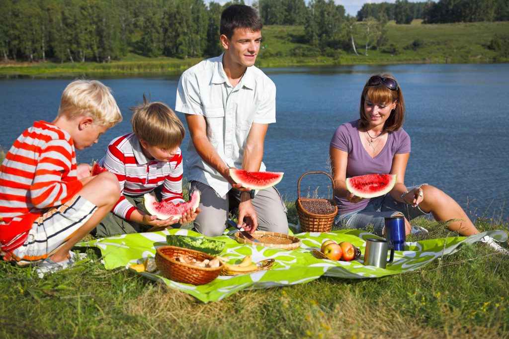 Outdoor Activities to Do With Family This Summer - Happy Healthy Hub